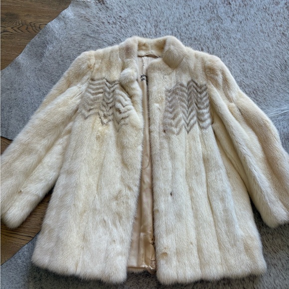 Vintage America | Jackets & Coats | Elegant Cream Fur Coat Mink Fur ...